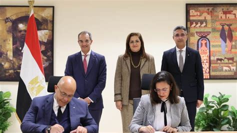 بنكي هالة السعيد وعمرو طلعت يشهدان توقيع بروتوكول تعاون بين وزارة