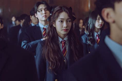 Netflix《名校的階梯》劇評：比起懸疑霸凌，頂級財閥的校園純愛虐戀更好看
