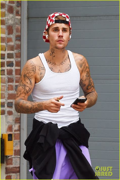 Justin Bieber Shows Off His Tattoos During Day Out In Nyc Photo