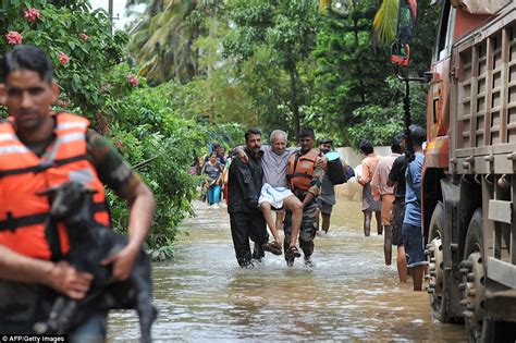 India Flooding Death Toll Rises To 350 With More Than 800000 People