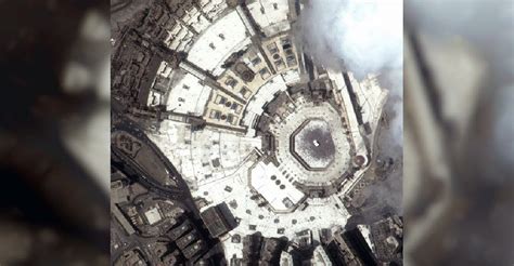 Khalifasat Captures Stunning Photo Of Makkah Dubai Eye 1038 News