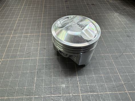 ピストンの組込前仕上げはかなり重要 kuros meku