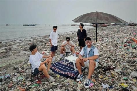 Beda 180 Derajat Pantai Teluk Labuan Pandeglang Kini Bersih Dari