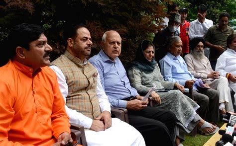 Free Photo Dr Farooq Abdullah Addressing Press Conferences After All