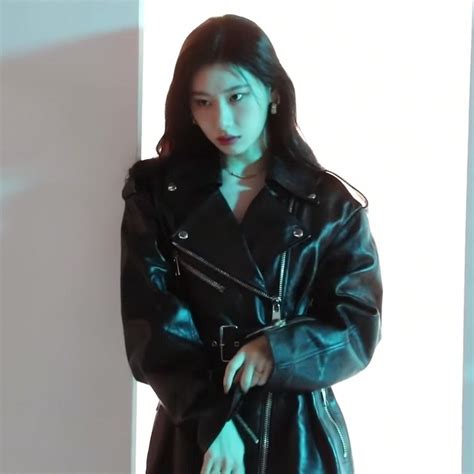 58 Itzy Idei Vedete Lume Sere