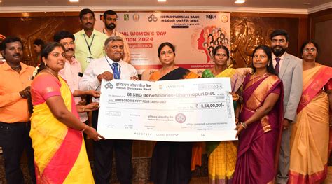 உலக மகளிர் தினத்தில் மகளிர் சுய உதவி குழு கடன் இணைப்பு முகாமில் மகளிர்