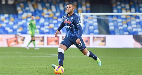 Asse Un Ancien Vert Sentraîne Avec Léquipe Première