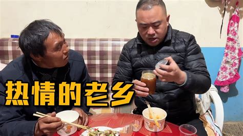 胖哥被困山里，无奈借宿老乡家，受到什么样的待遇？真感动【胖子视界】 Youtube
