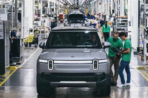 Rivian Introduces Next Gen Electric R1s Suv And R1t Truck