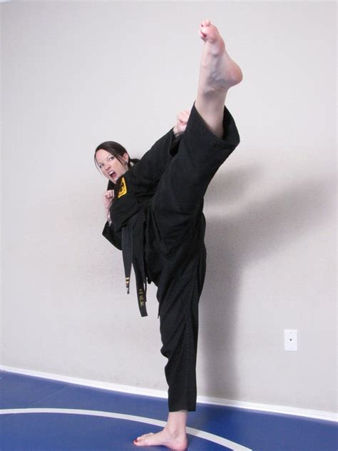 Spiderman Black Cat Lovely Roundhouse Kick Karate Kick Female