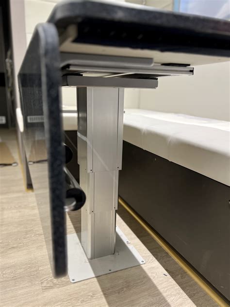 Стол с подъемно сдвижным механизмом