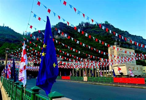 სენაკის მუნიციპალიტეტის მერია City Hall Of Senaki Municipality სენაკის ცენტრალურ სკვერში