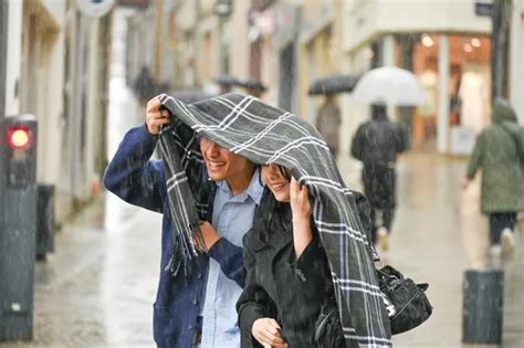 Pluie Inondations Et Crues Cinq Départements Placés En Vigilance