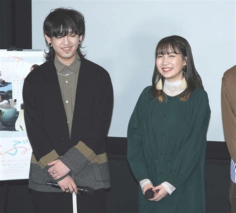 Ikura「うんまぁぁ！」8・6米ニューヨーク単独公演会場前でayaseとビールで乾杯 音楽写真ニュース 日刊スポーツ