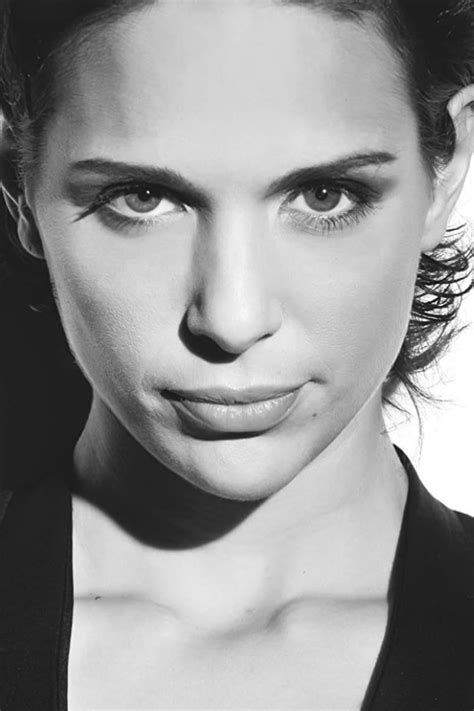 Aylin Prandi About Entertainmentie