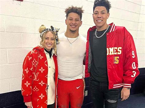 Watch Patrick Mahomes Brother Jackson Gets Swamped By Reporters After
