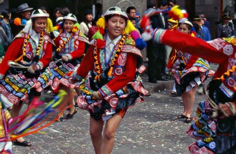TRAJES TIPICOS DEL PERU Traditional Peruvian Dresses Huayno Del Cuzco Valicha Y Otros