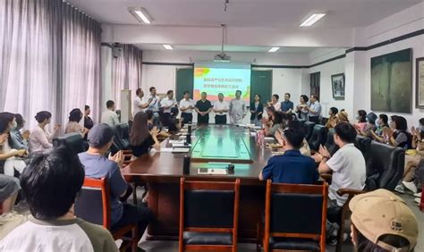 新学期校领导走访各学院看望慰问一线教职工 郑州工程技术学院