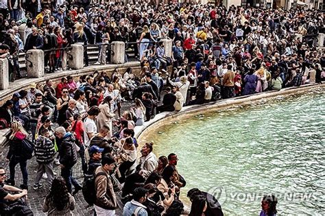 로마 여행 필수 코스인데…트레비 분수 유료화 추진 입장료 얼마 서울경제