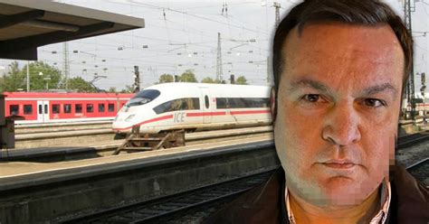 FOTO Primarul Cherecheș localizat depistat și reținut Polițiștii pregătesc aducerea în țară