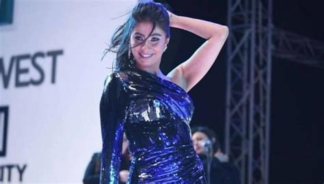 روبي المثيرة للجدل أعمال أحدثت ضجة قبل 3 ساعات متواصلة