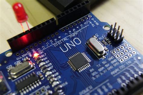 ArduinoでLEDを光らせる 技プログ