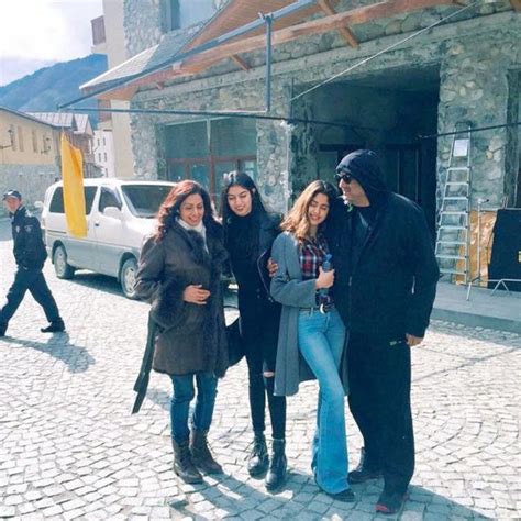 Pix Sridevi Holidays With Daughters Jhanvi And Khushi Movies