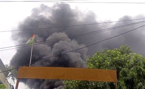 Free Photo Massive Fire Breaks Out In Noida Plastic Factory