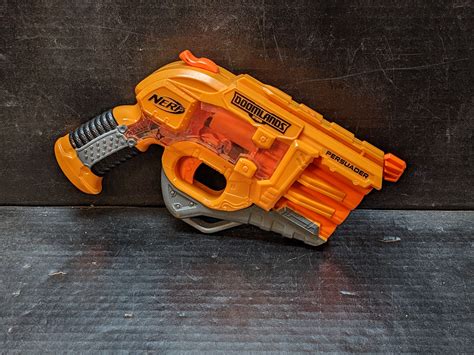 Nerf Doomlands Persuader Blaster Barn