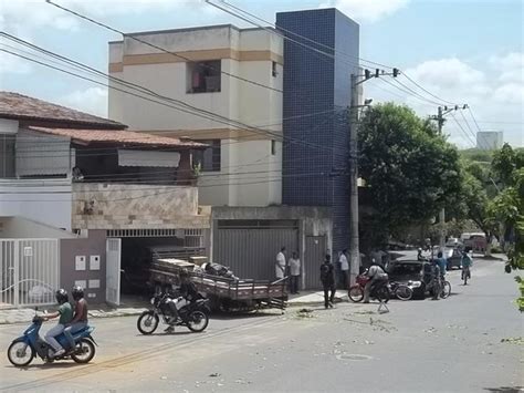 G1 Caminhão Desgovernado Invade Casa Em Governador Valadares