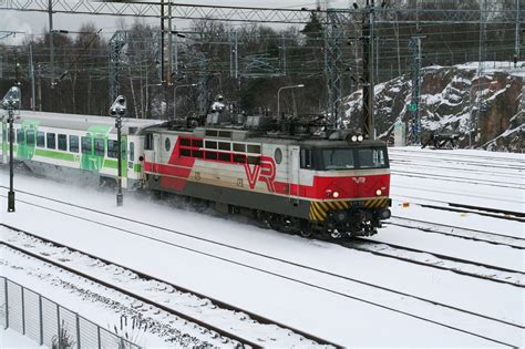 VR Sr1 3035 in Helsinki | Soviet-built Sr1 class locomotive … | Flickr