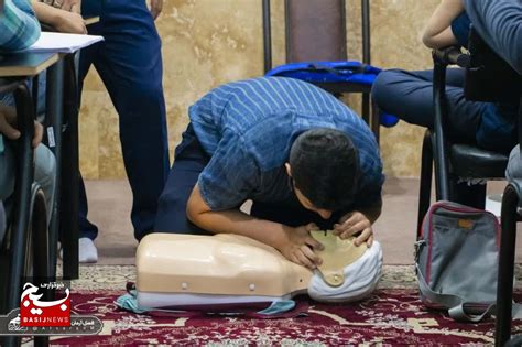 دوره آموزشی کمک‌های اولیه هلال احمر در پایگاه شهید احمدی روشن قم
