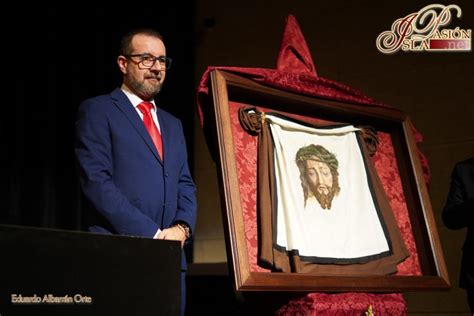 Presentado el paño de la Verónica de Misericordia obra de Juan Carlos