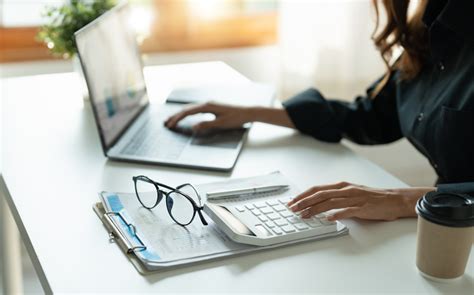 Strategi Pengelolaan Keuangan Pribadi Di Era Digital Card