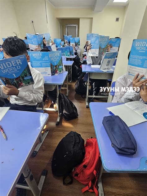Хүүхдүүд мөрөө түших шахам сууж хичээллэж байхад сургууль барих