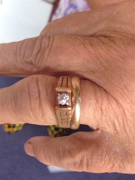 Woman Lost Engagement Ring Then Finds 13 Years Later On A Carrot