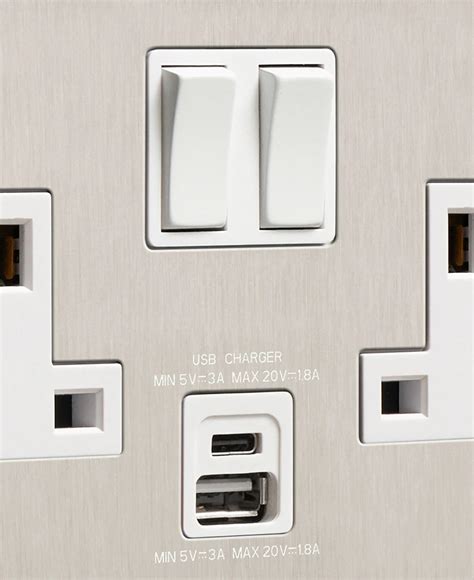 Silver Double Socket With Usb And Usb C Dowsing And Reynolds