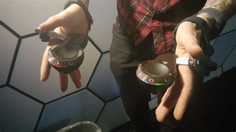 Vive Pro To Launch With Updated Wand Controller Not Valves Knuckles