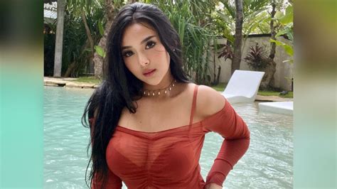 5 Potret Amelia Ns Selebgram Seksi Dengan Body Aduhai Okezone Lifestyle