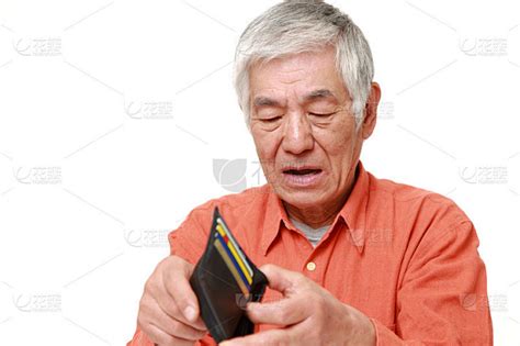 可怜的日本老人
