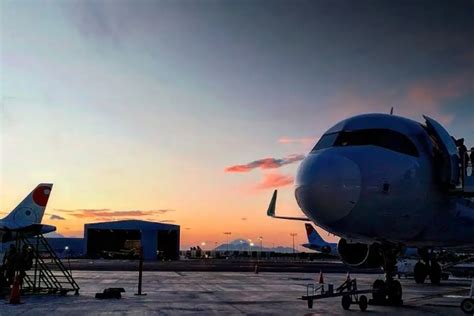 Caen hasta un 26 acciones de grupos aeroportuarios en México por