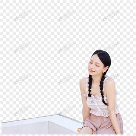 在泳池边玩水的美女元素素材下载 正版素材402485933 摄图网