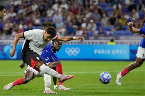 دورة الألعاب باريس 2024 فرنسا تكسب مصر بثلاثة أهدف وتتأهل إلى