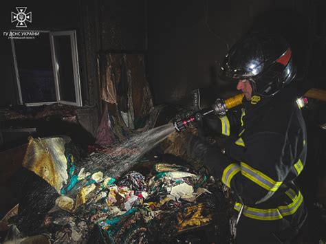 Горів автомобіль та будинок на Буковині трапилось 3 пожежі Чернівецький промінь Новини