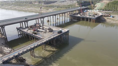 京昆高速改扩建5标项目部渭河特大桥 2水中墩桩基全部灌注完成 新闻速递 中铁四局集团第七工程公司