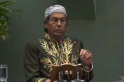 Ailton Krenak toma posse na ABL e diz representar pluralidade indígena