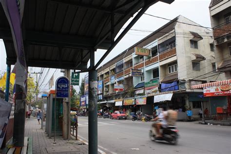 ป้ายรถเมล์ หน้าโรงเรียนเบญจมราชานุสรณ์