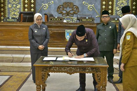 Pemkot DPRD Setujui Ranperda APBD Kota Jambi Tahun 2025 Pj Wali Kota