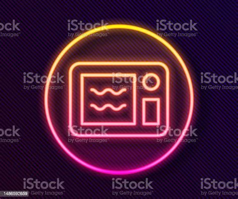 빛나는 네온 라인 전자레인지 아이콘은 검은색 배경에 분리되어 있다 가전 제품 아이콘입니다 전자 레인지에서 가열 할 수 있습니다 벡터 가정 생활에 대한 스톡 벡터 아트 및