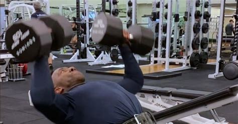 Nfl Hall Of Famer Shannon Sharpe Bench Presses 365 Pounds For Six Reps